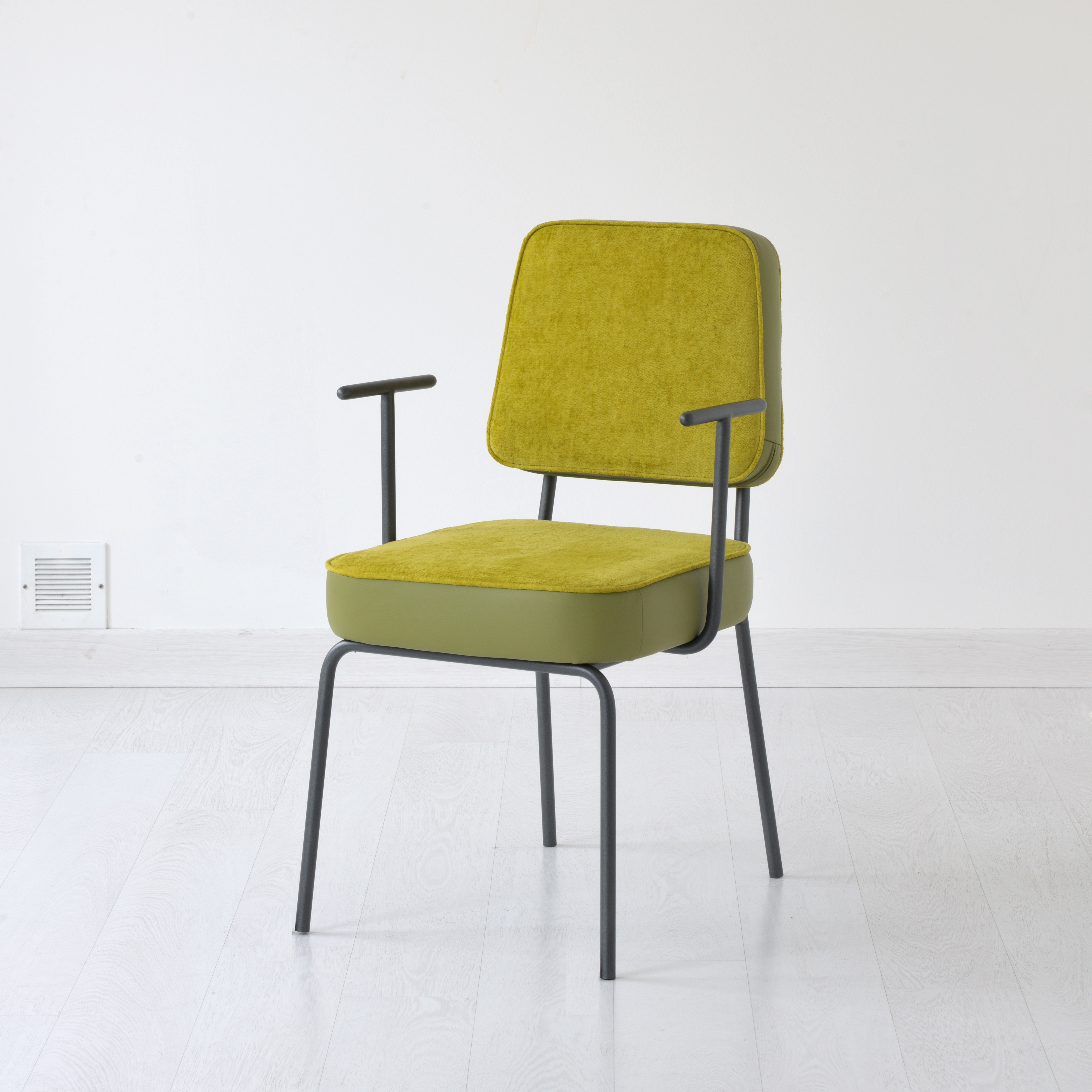 Greta P Chair With Arms by Airnova