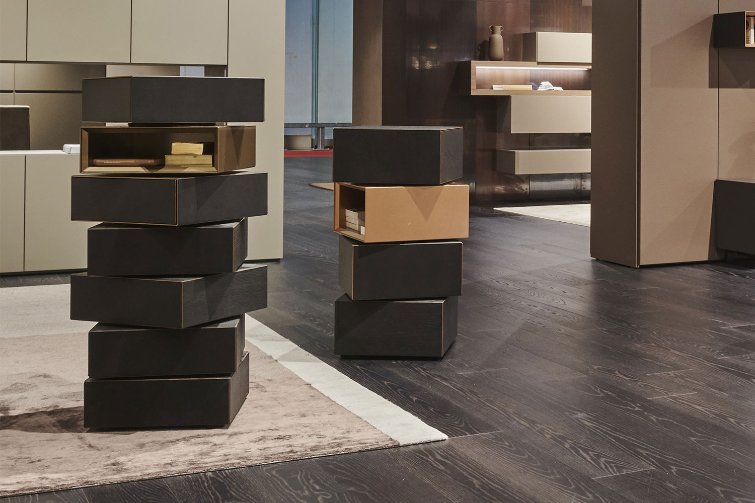 Domino Rotating Open Chest by San Giacomo